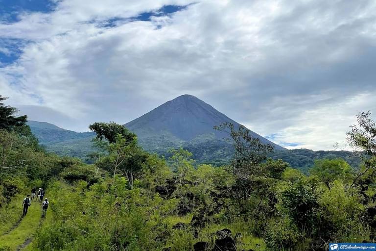 VOLCÁN DE IZALCO » Qué ver y hacer. El Faro del Pacífico – Viajar a El ...